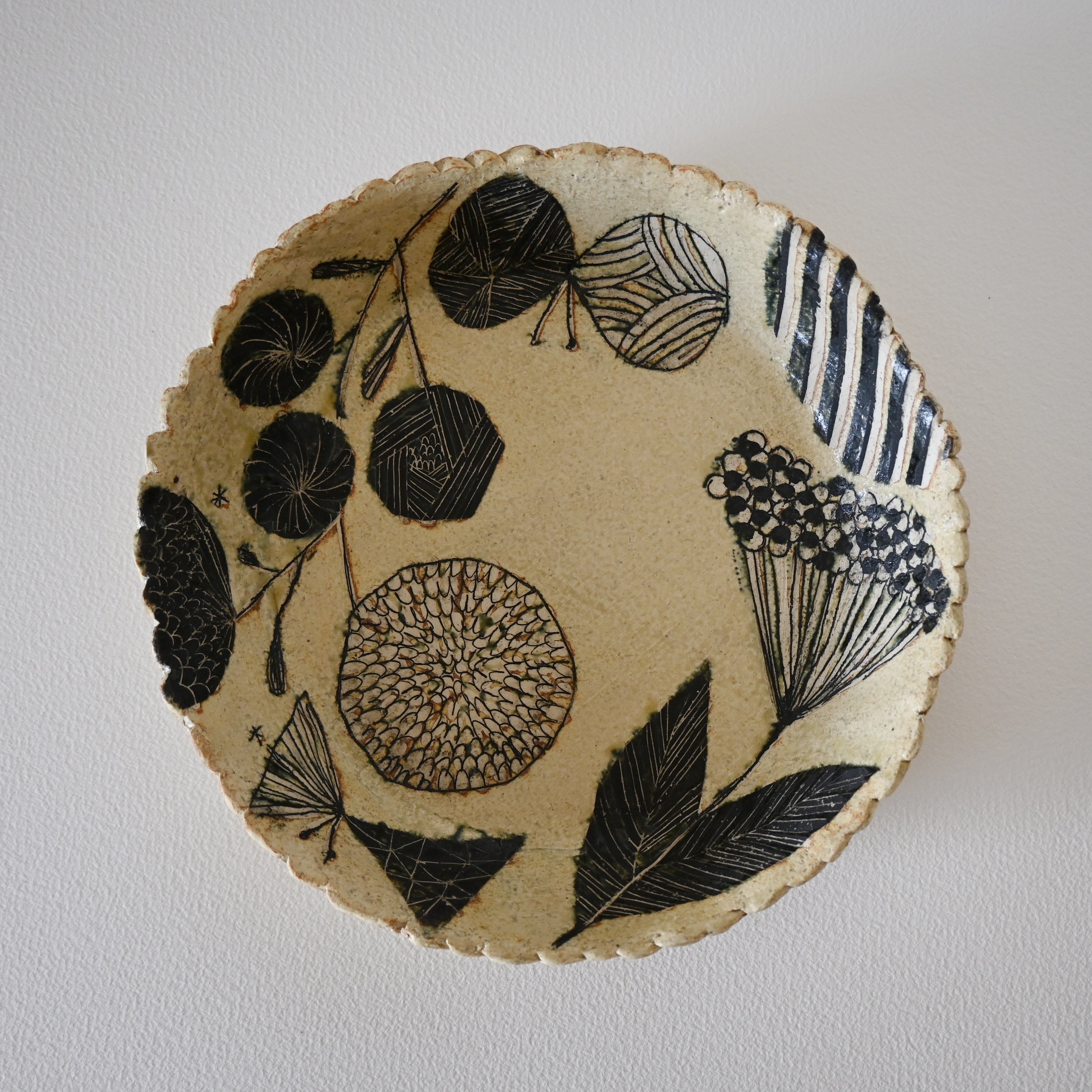 Sumiko Aoki - SA18 butterfly and flower bowl (black) – paper boat press