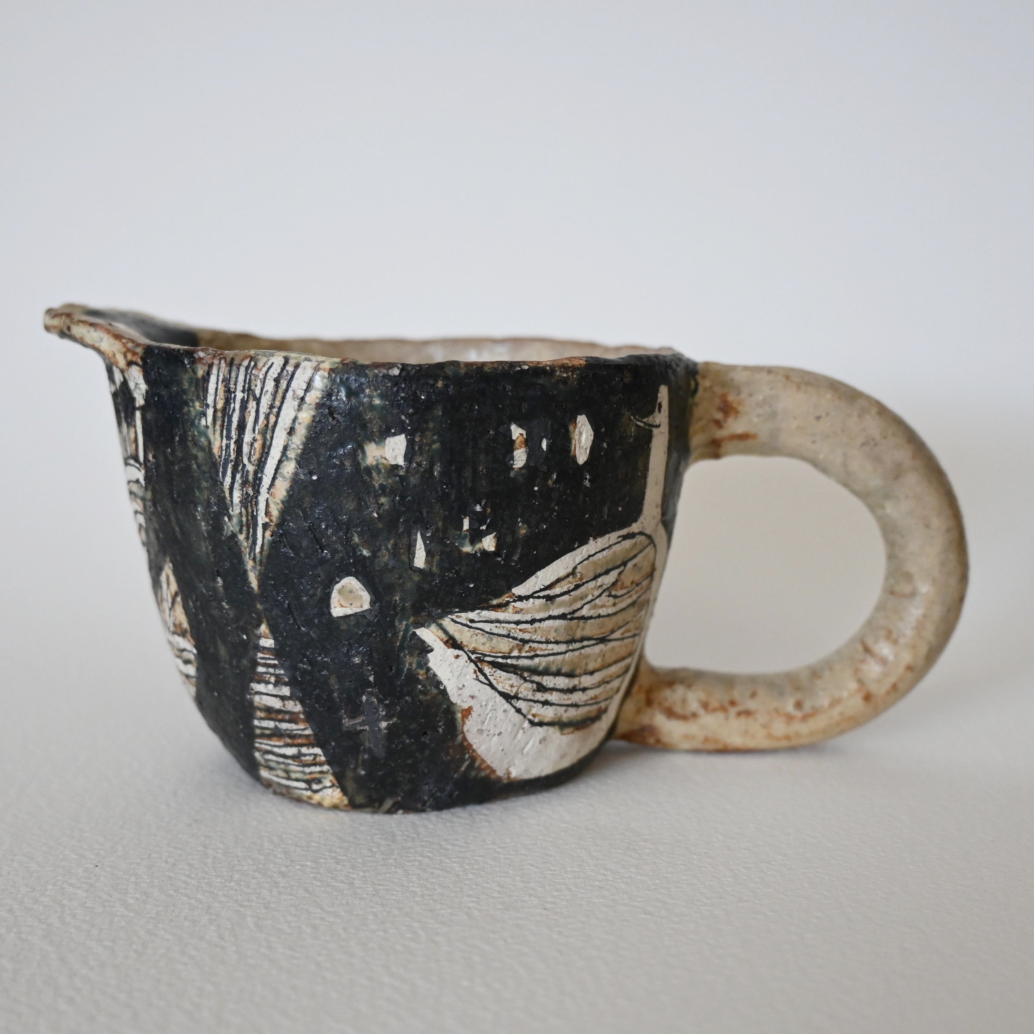 Sumiko Aoki - SA67 cup with black illustrations – paper boat press