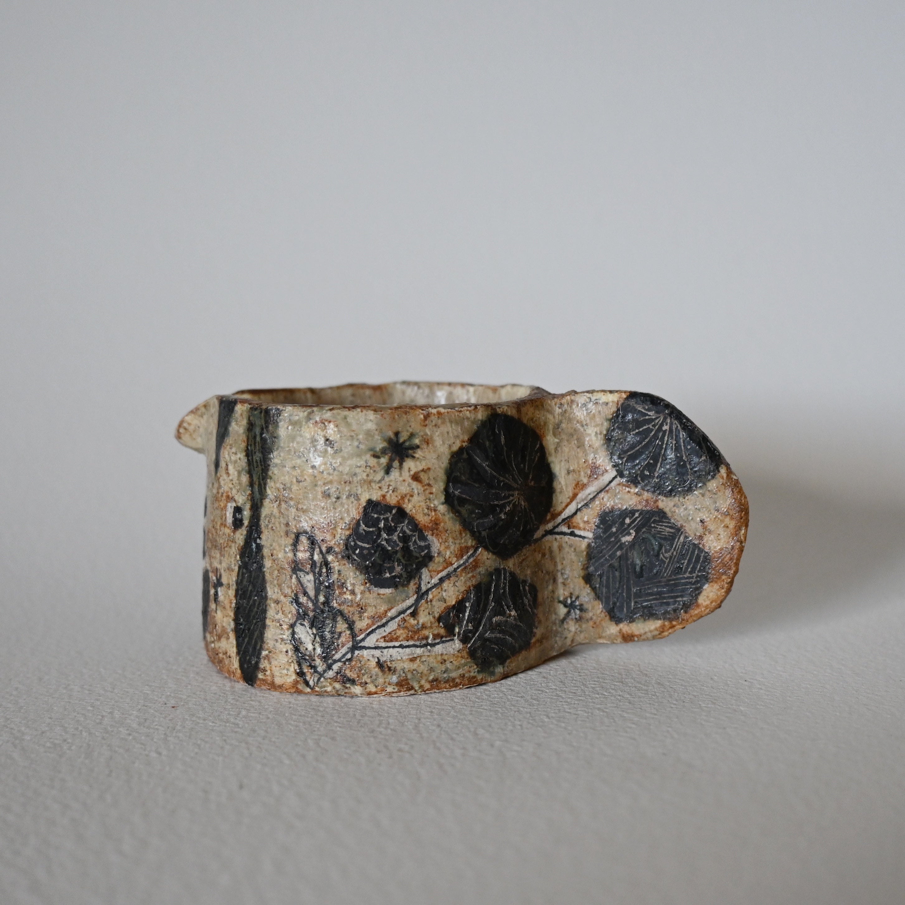 Sumiko Aoki - SA84 small pouring jug (cream, black) – paper boat press